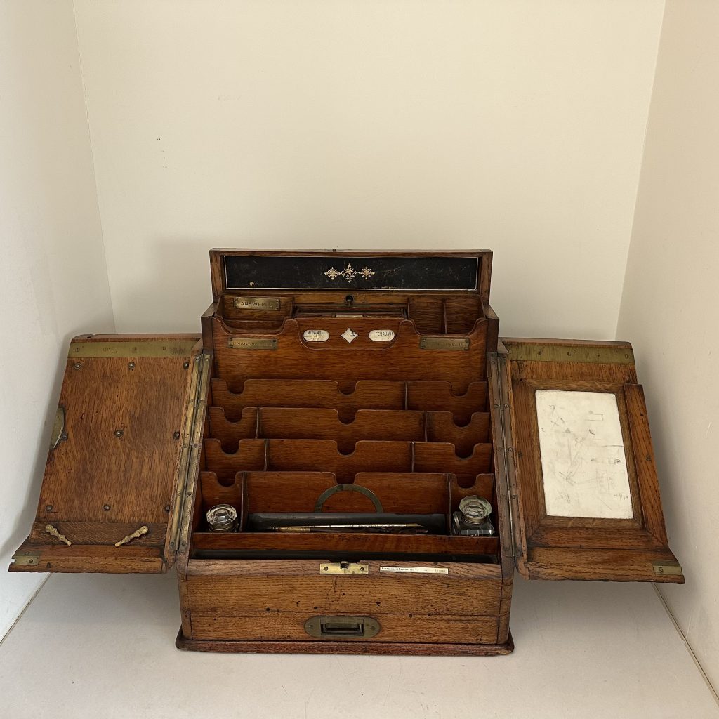 Eikenhouten Engelse schrijfkist, Partridge & Cooper, 192 Fleet Street ...