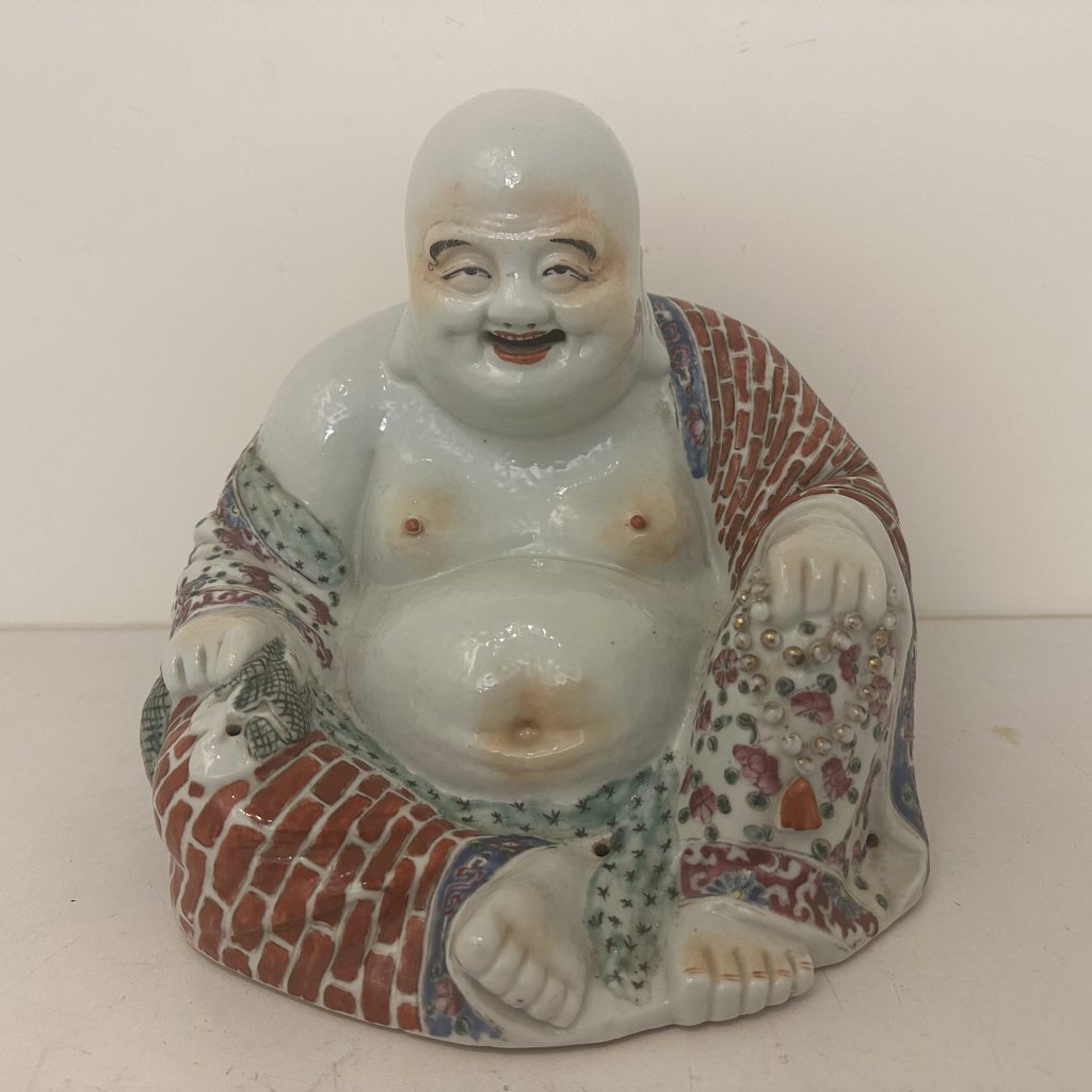 Een Chinese lachende porseleinen Boeddha, midden 20e eeuw - Antique ...